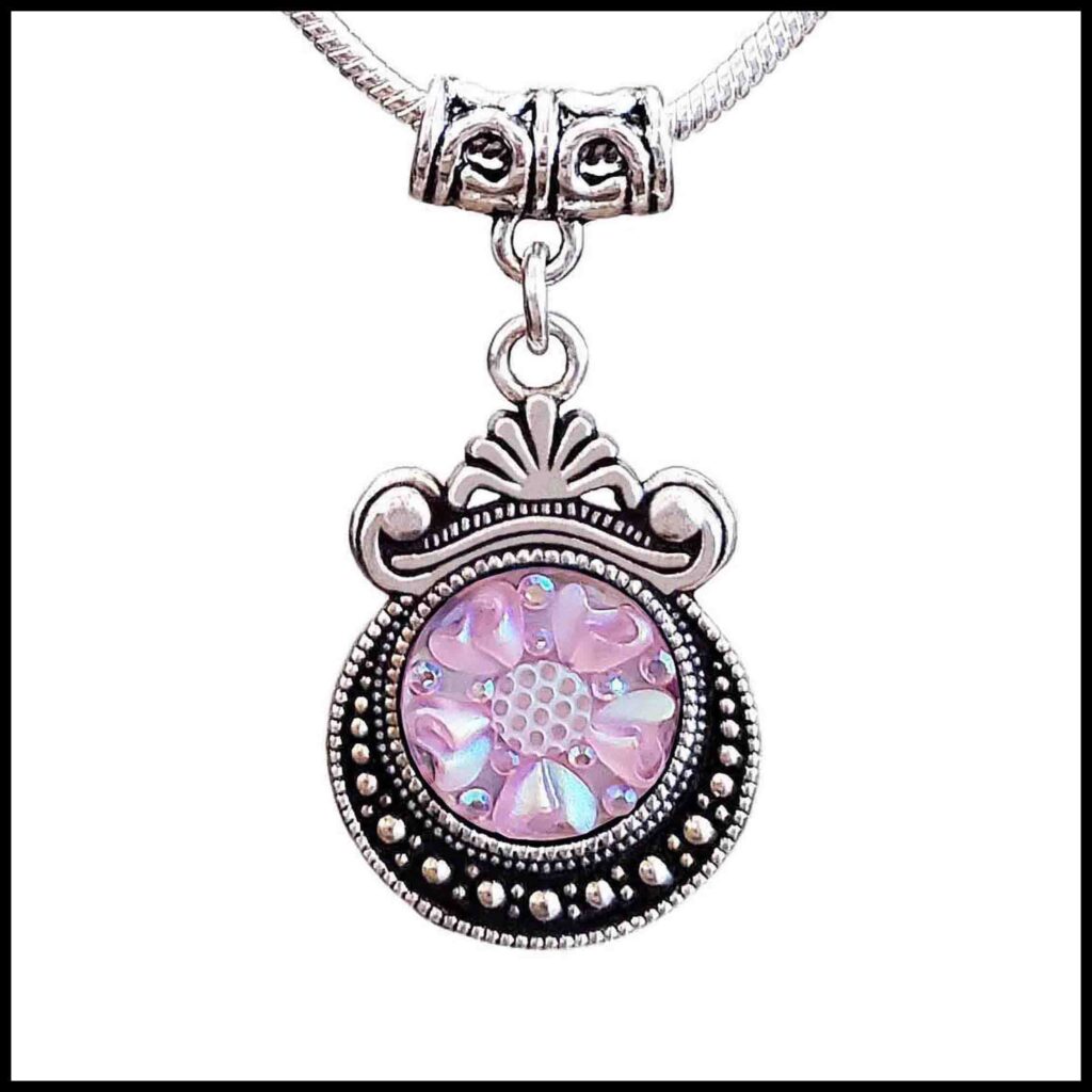 Vintage Alloy Pendant – Classic Designs